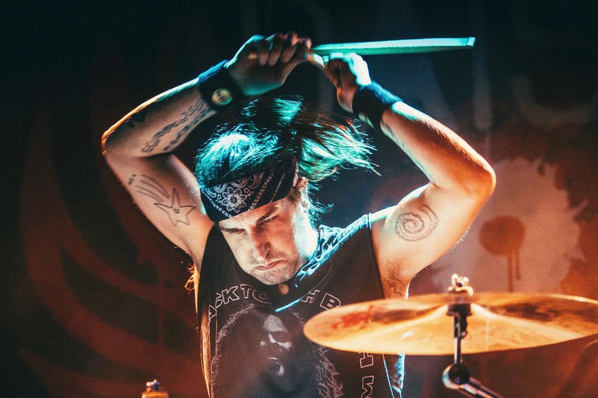 Dobrý holub Brian Tichy | Rádio BEAT: První bigbít u nás