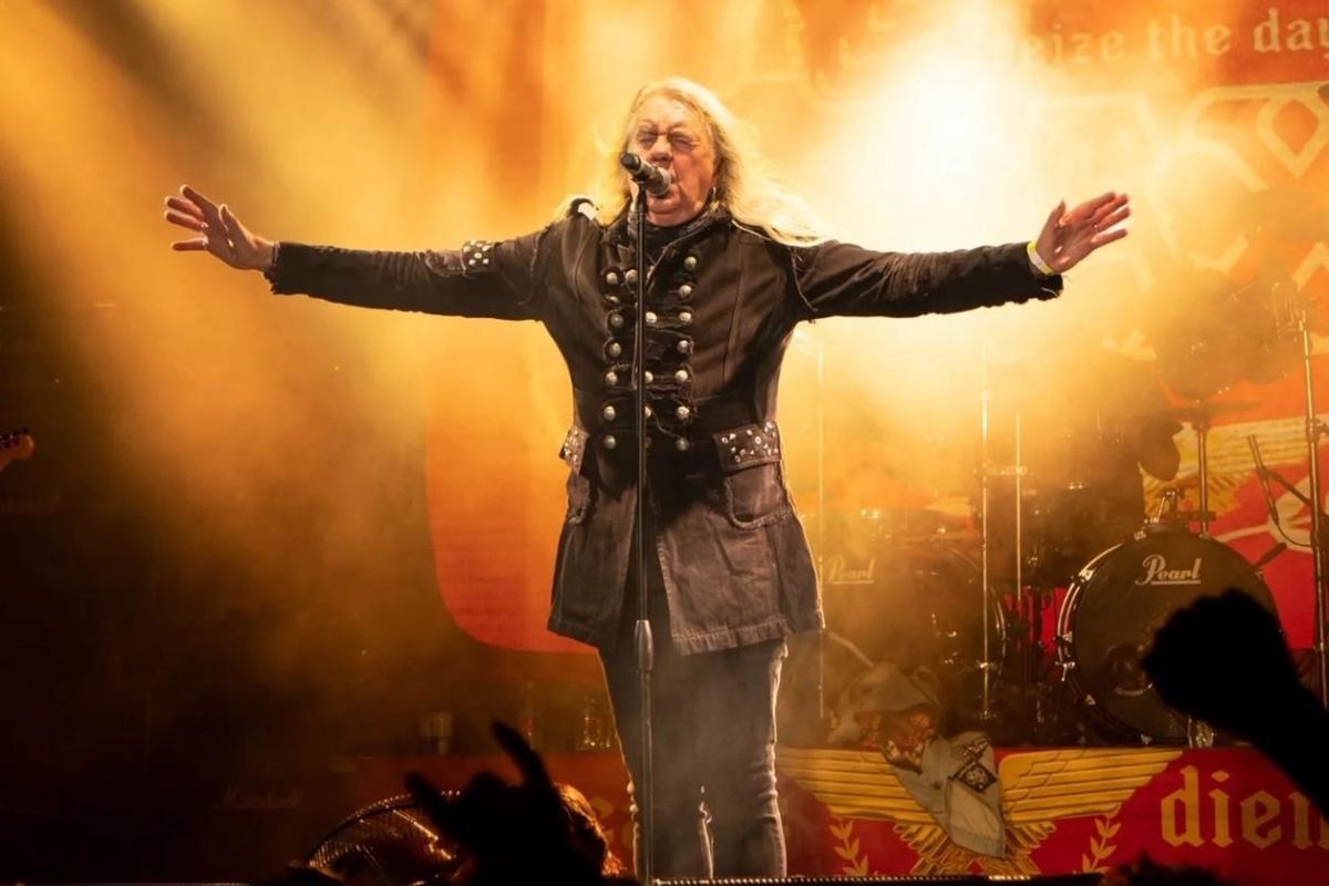 Saxon přináší svědectví z Roswellu | Rádio BEAT: První bigbít u nás